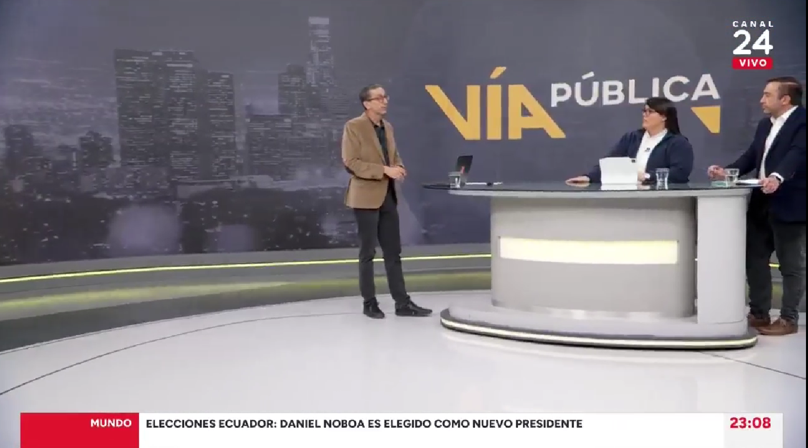 Rodrigo Arellano y panel 24 Horas TVN sobre Caso Convenius - Facultad ...